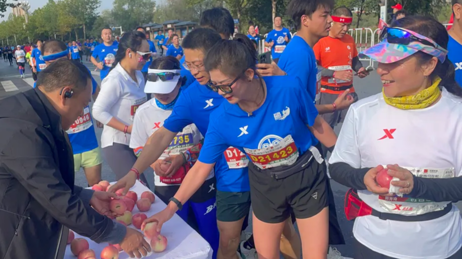 美食与奔跑同行——市商务局精心打造2025宝鸡马拉松“丝路美食之都”流动名片宝鸡商务 2025年10月23日 17:23 陕西 宝鸡市商务局